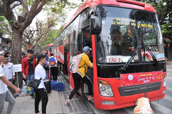 Hàng Ngàn Sinh Viên Về Quê ăn Tết được Miễn Phí Tiền Xe được Tặng Quà Và Lì Xì